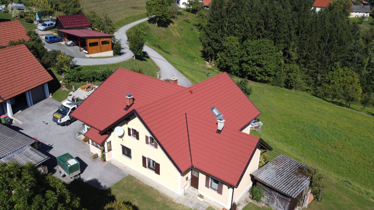Referenčna streha: Enodružinska hiša, Slovenia - Krovstvo in kleparstvo ...