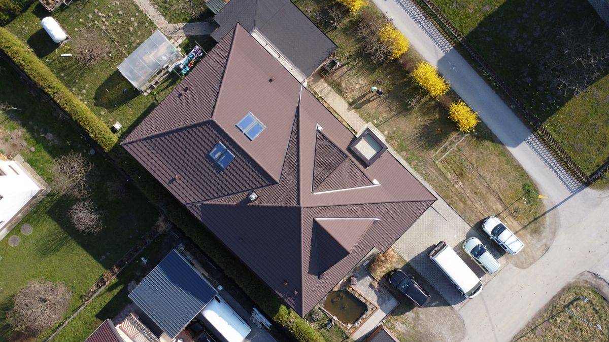 Referenčna streha: Večstanovanjska hiša, Slovenia - Kleparstvo-krovstvo ...