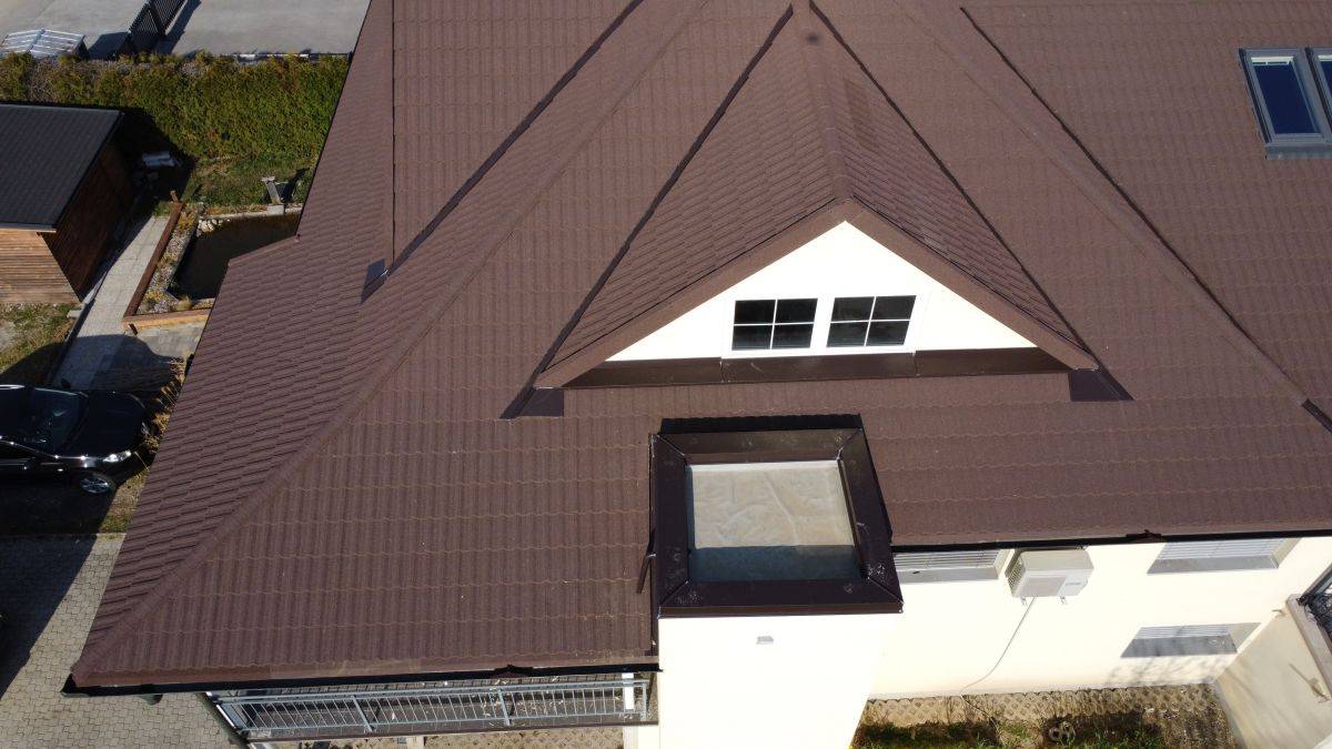 Referenčna streha: Večstanovanjska hiša, Slovenia - Kleparstvo-krovstvo ...