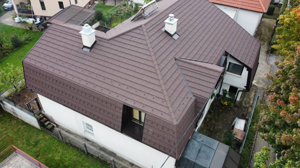 Referenčna streha: Enodružinska hiša, Slovenia - ALSTO D.O.O. / OBEN ...